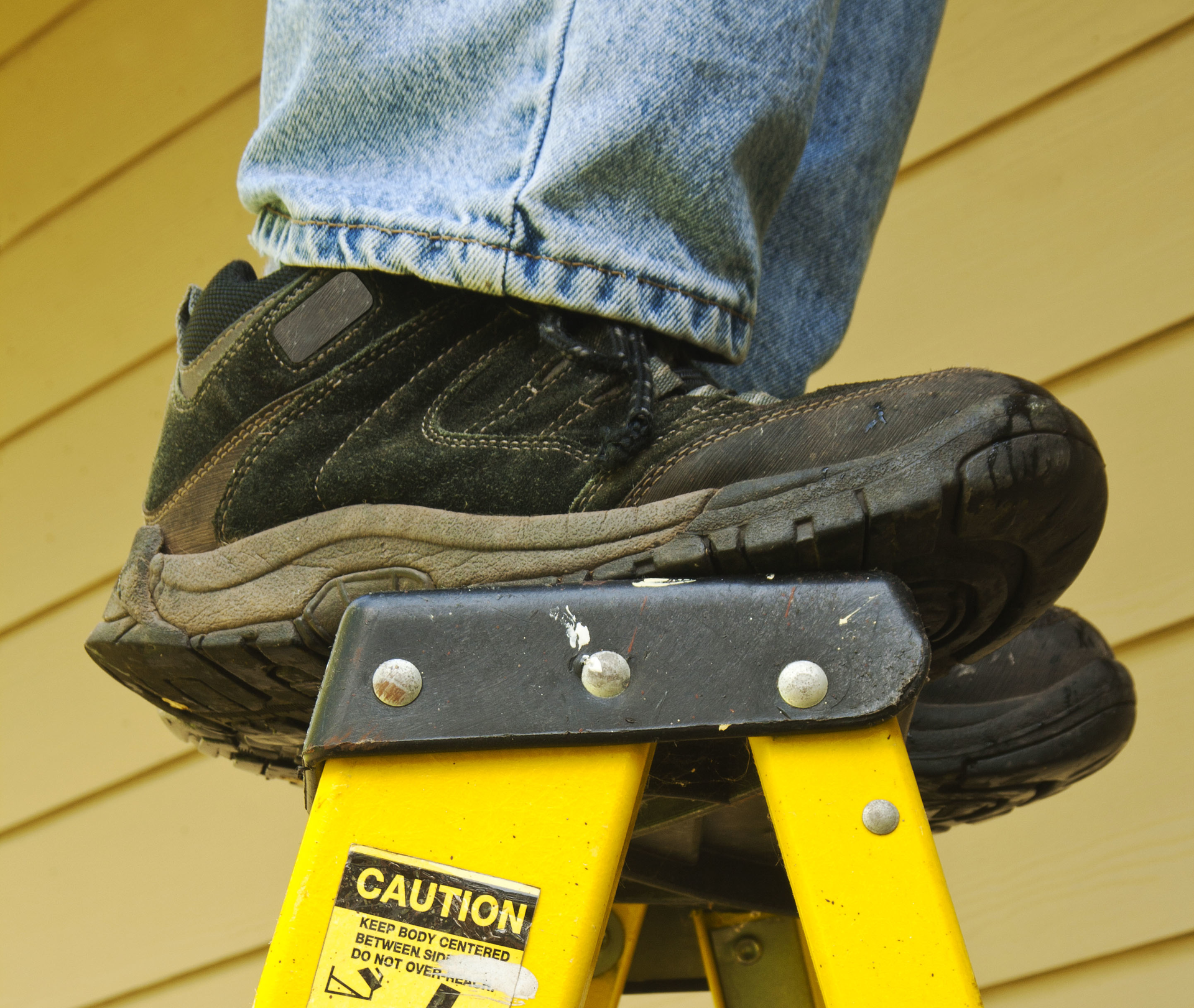 Ladder Safety Tips — Part 1 | EC&M