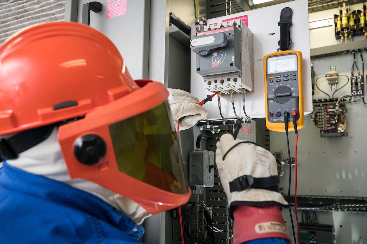 Training Requirements for Qualified Electrical Workers | EC&M