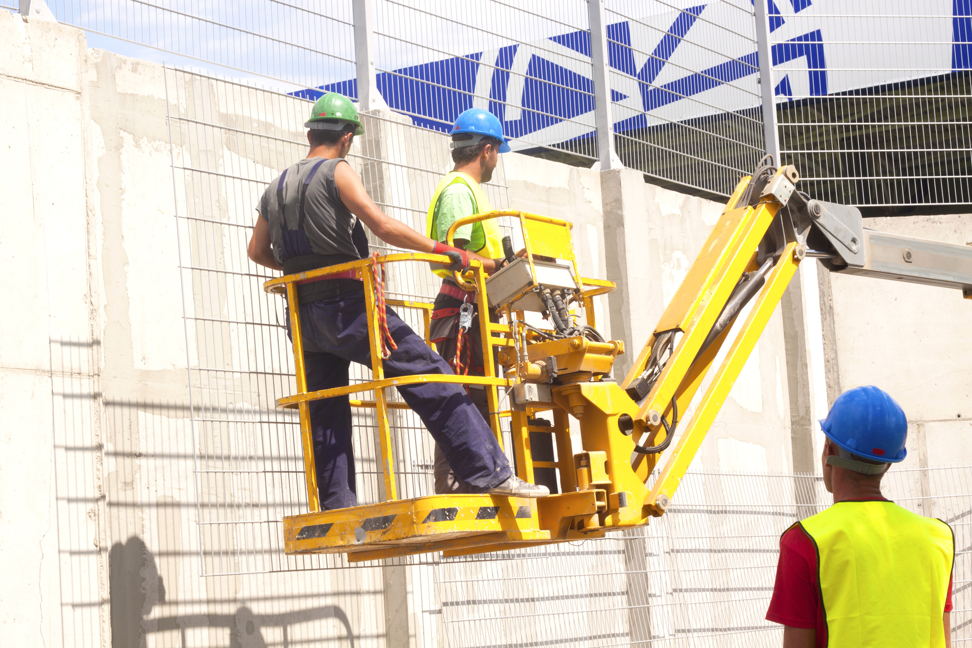 Safety Practices for Operating Aerial Lifts | EC&M
